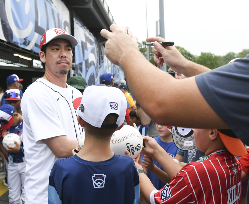 MLB LL Classic gives international players chance to meet their heroes ...